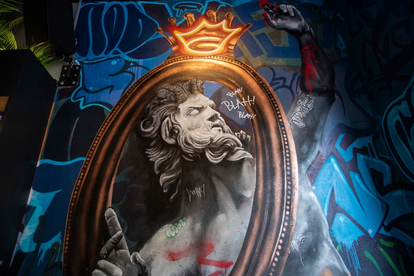 Rude Lord: Ένα μπαρ-μανιφέστο τέχνης που σερβίρει τρομερά κοκτέιλ «προσγειώθηκε» στην ...